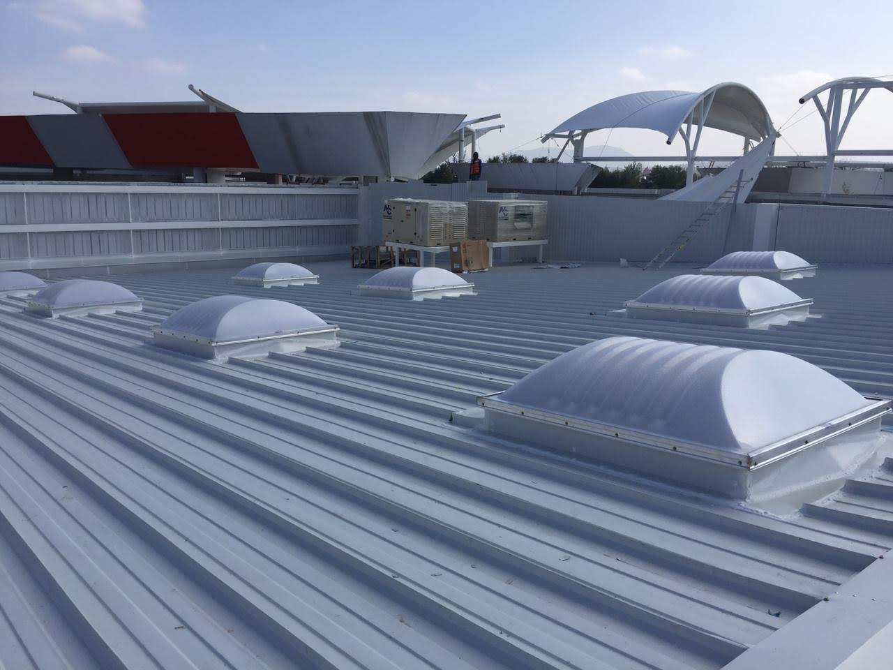 Domos Prismáticos Instalación de Techos Luz Natural